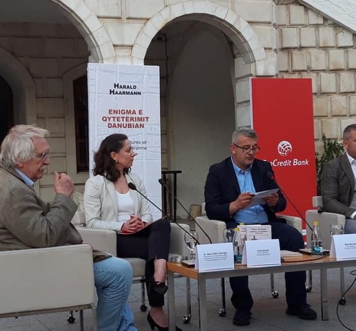 Muzeu Kombëtar i Kosovës - MonokroM